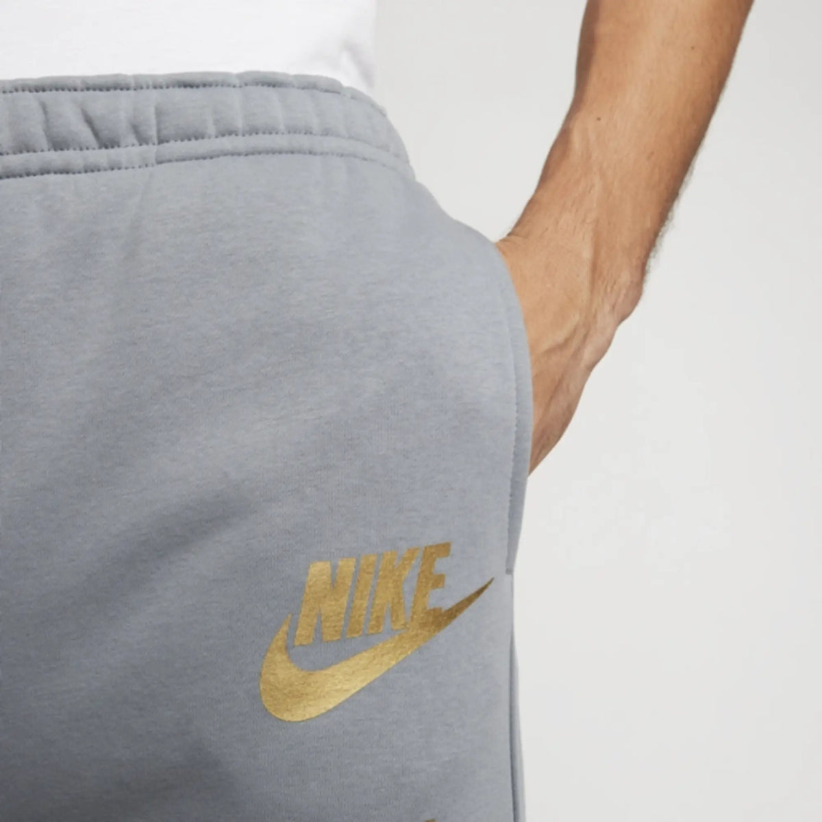 Nike Sportswear Standard Issue Cargo Trousers – LaMarc Sports